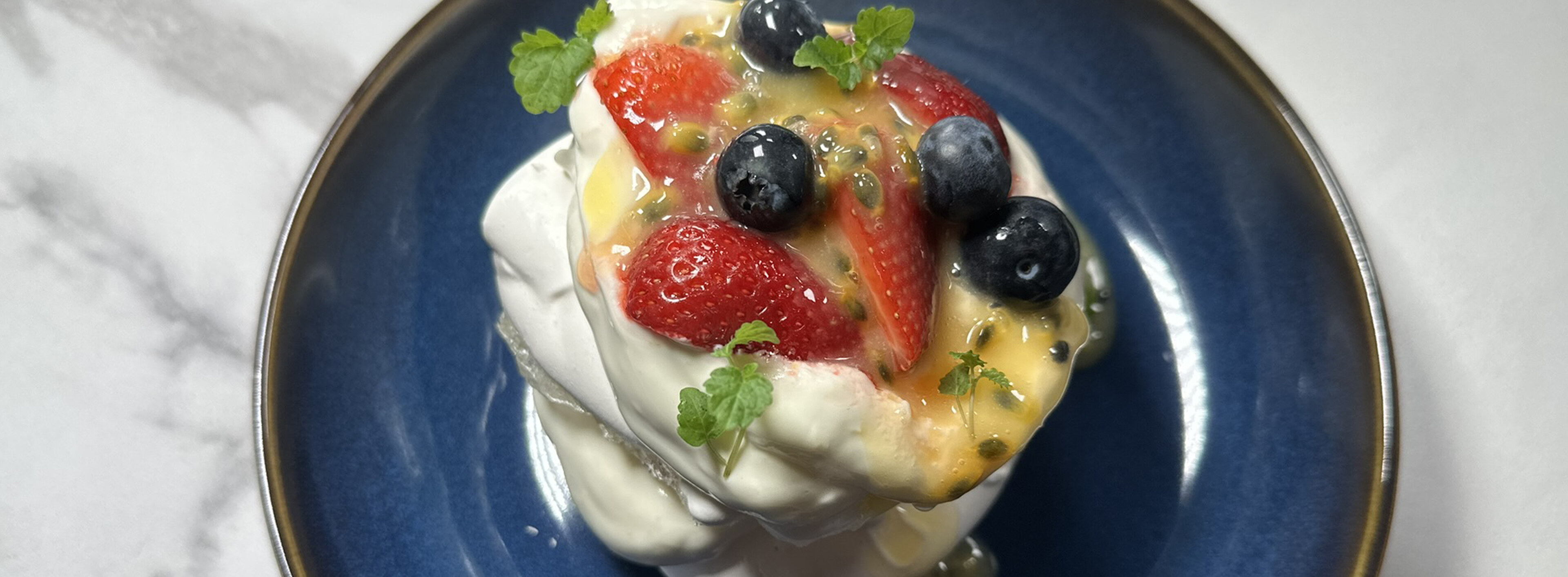 Pavlova with Passionfruit & Berries - Lactalis Professional | Foodservice